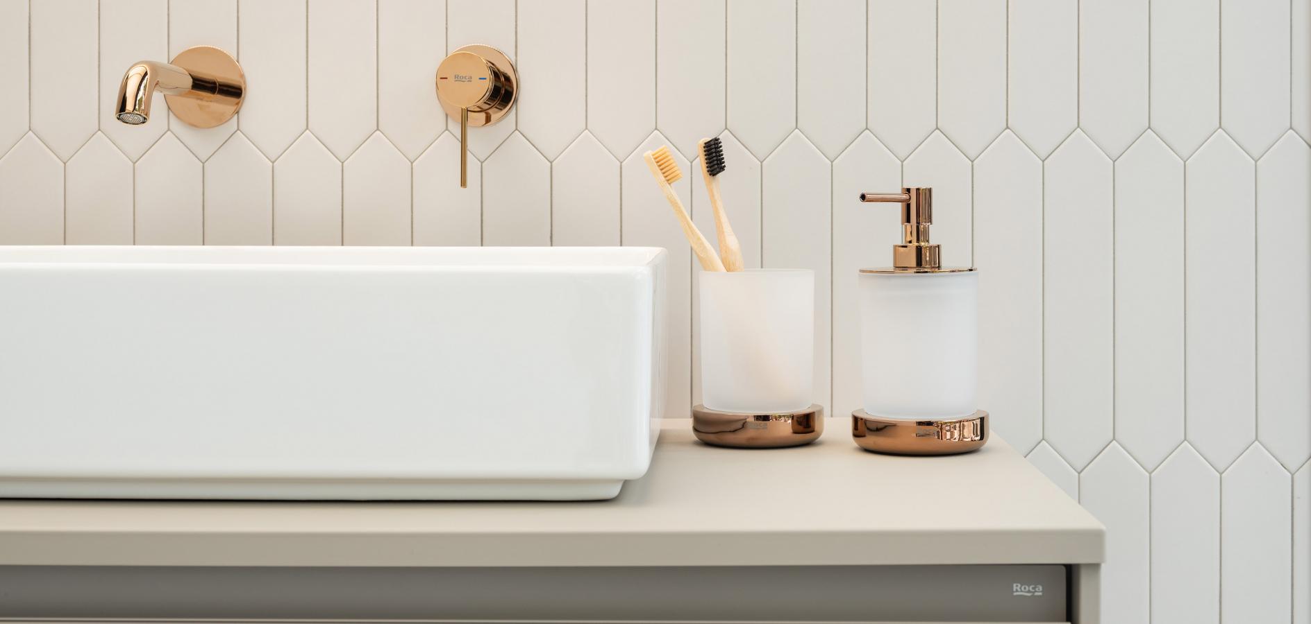 Seven accessories to improve bathroom organization | Roca Bathrooms Export