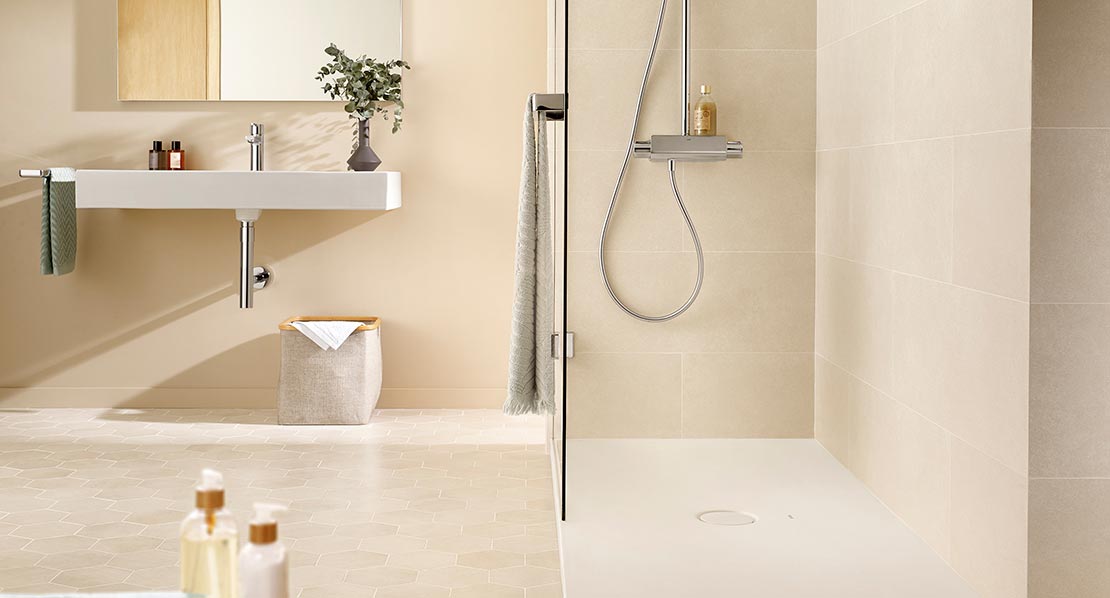 Tres estilos para baños pequeños con ducha │ Roca Life | Roca Baños